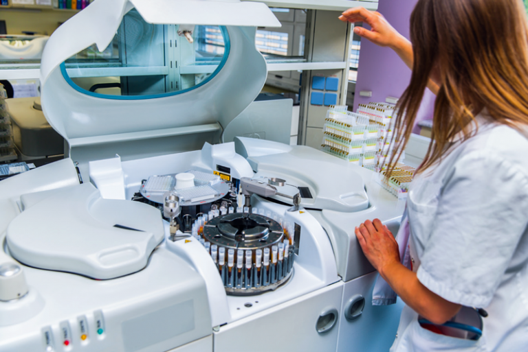 Le métier de biologiste médical - Vocation Santé